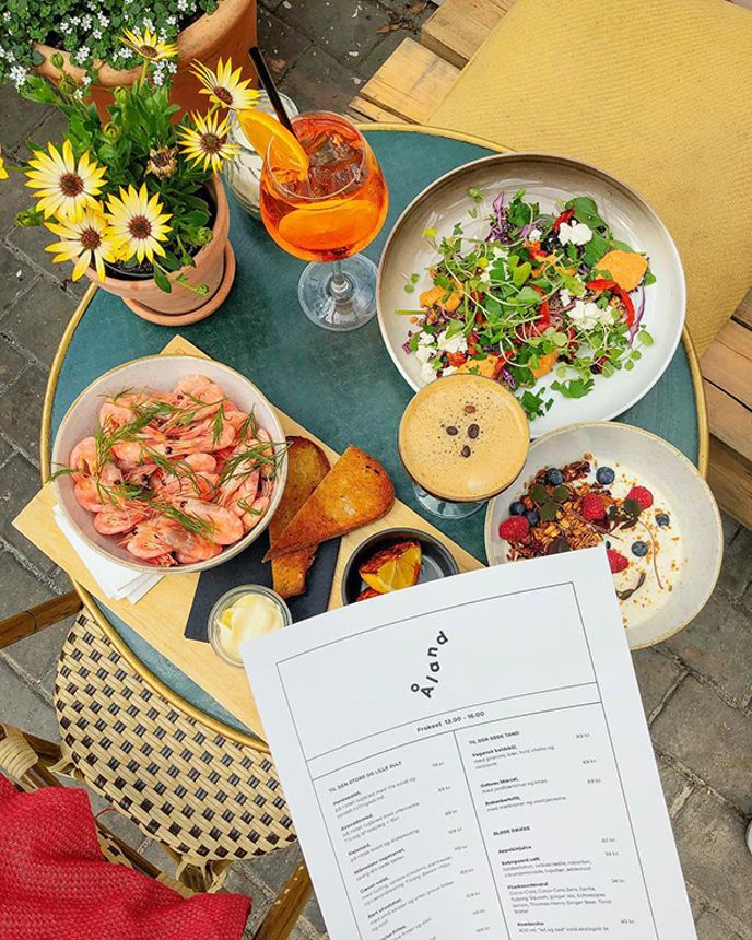 Åland er en rigtig sommer-café - fyldt med god stemning og masser af ... Åland er en rigtig sommer-café - fyldt med god stemning og masser af ...