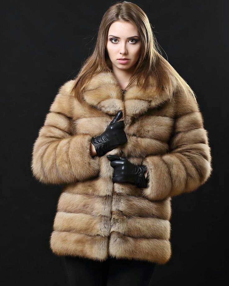 Pin By Emanuele Perotti On Beauties In Fur Fur Coat Fur Leather Gloves