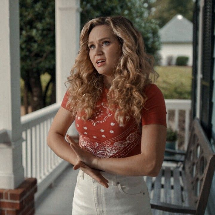 Brec Bassinger As Courtney Whitmore Stargirl Celebrities Female