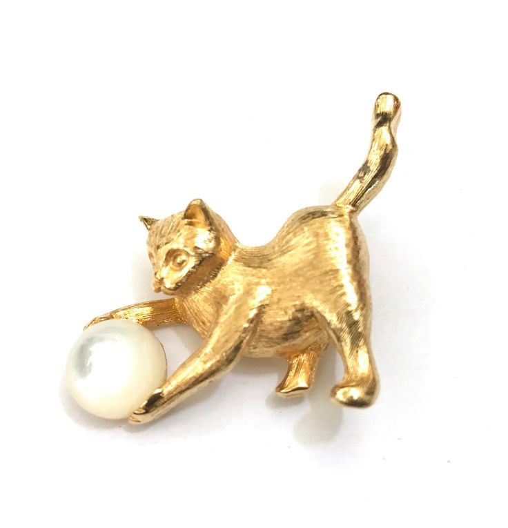Playful Gold Tone Kitty Cat Brooch Brushed Gold Tone Metal Glass