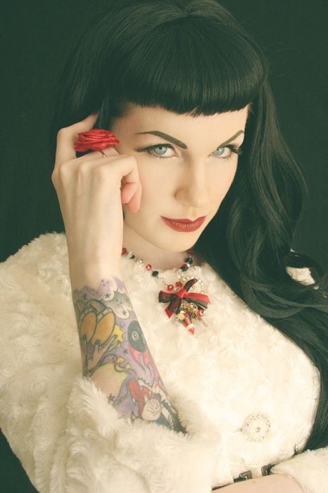 Seriously Considering Rockin These Bangs For Summer Bettie Bangs Hairstyles Retro