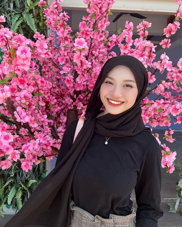 Pin By Pemburu Gadis Supergirl On C Gadis Berhijab Pretty Girl Face Neckwear Women Girl Hijab