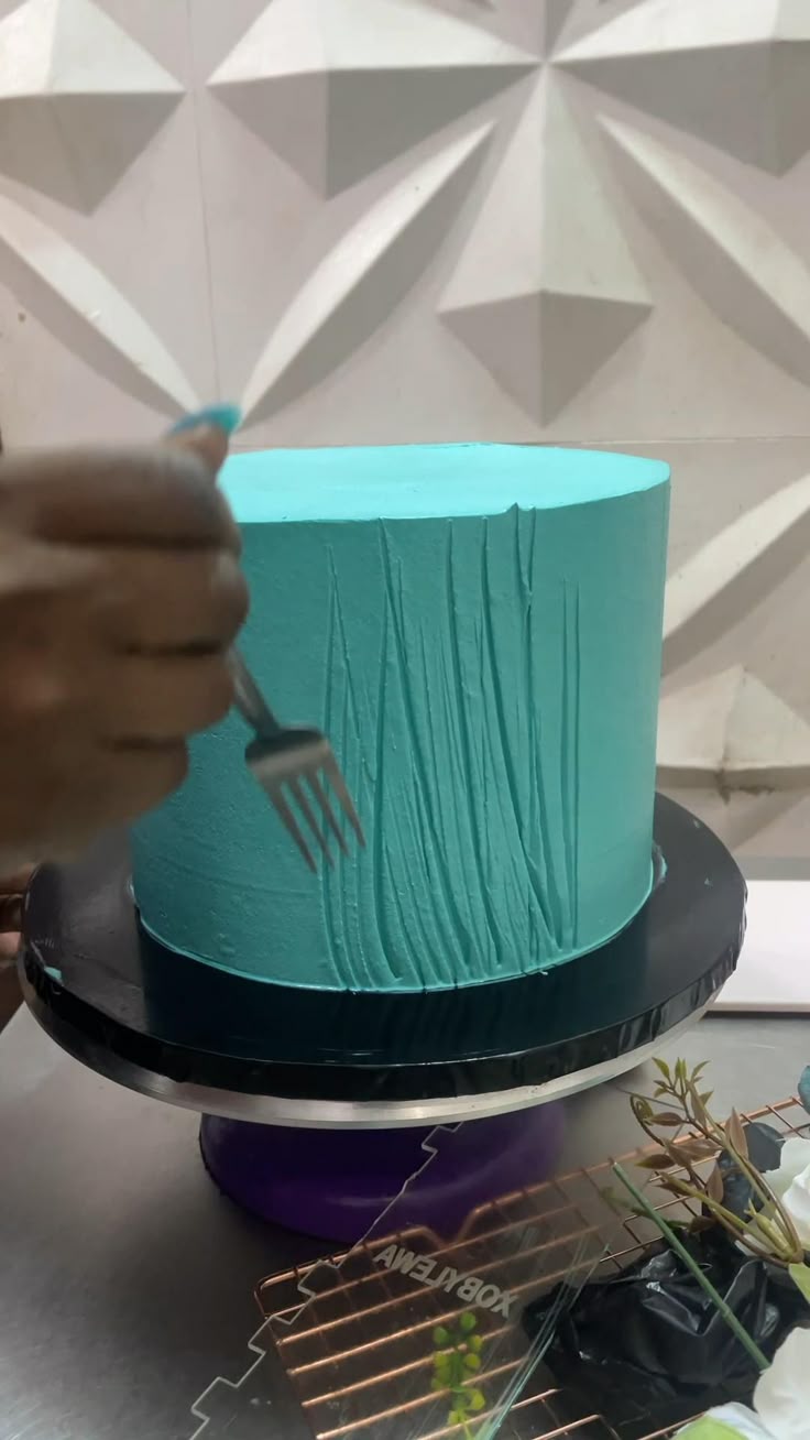 Using A Cutlery To Decorate A Cake Buttercream Cake Decorating Easy