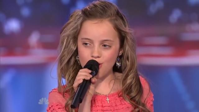 11 Year Old Country Girl Starts Singing A Super Hit Seconds Later Her