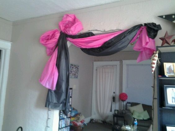 How To Make A Backdrop For Parties With Plastic Tablecloths Diy