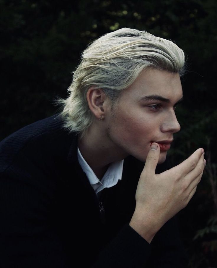 Pin By ֺ⩩ Bea ৎ On Lit Sorcery Of Thorns Men Blonde Hair White Hair Men Bleached Hair Men