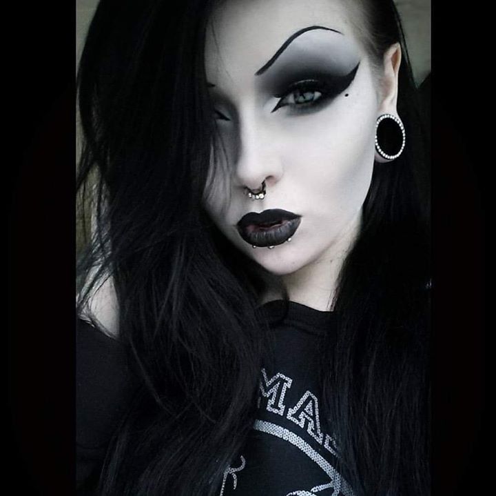 Pin By Beth Veazy On Goth Things Pretty Makeup Goth Beauty Goth Makeup
