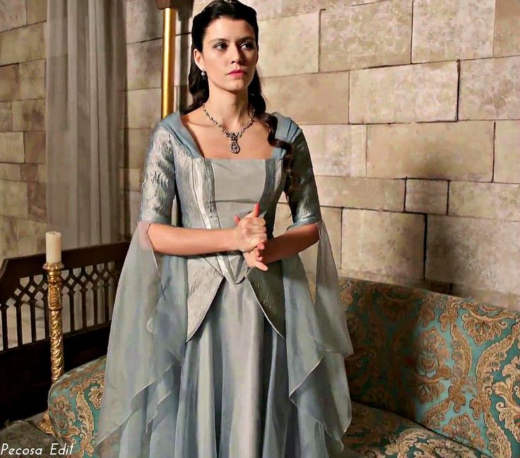 Pin By Pecosa On Muhtesem Yuzyil Kosem Wardrobe Fantasy Dress Historical Dresses Fantasy Gowns