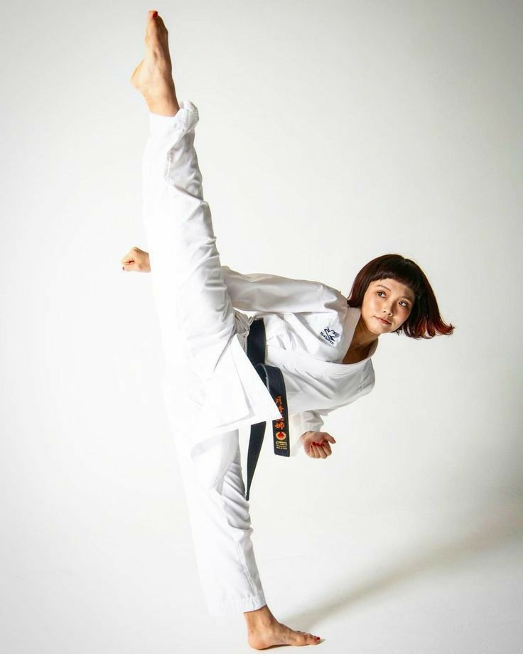 Pin By August Duwi On The Pose Of Beauty👌👍 Women Karate Martial