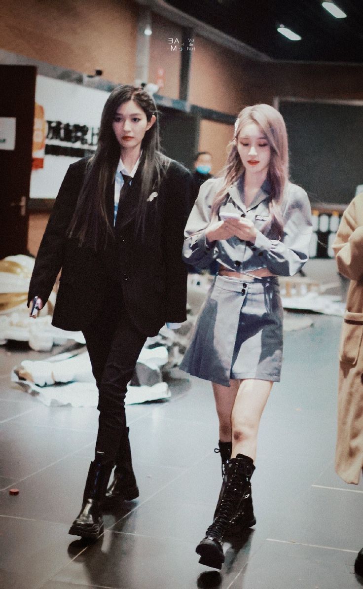 Wang Yi And Zhou Shiyu Fashion Inspo Fashion Beautiful Songs