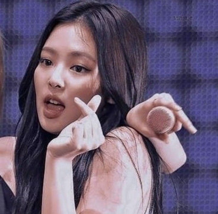 12 β³πΌππΊπΎππππΎβ² RosΓ© And Jennie Matching Icons Blackpink
