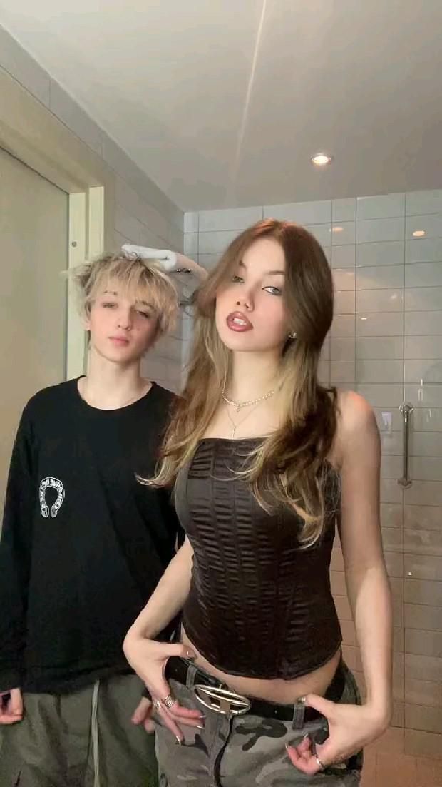 Pin By ★ On Ваши пины Tiktok Style Dance Fashion Easy Dance