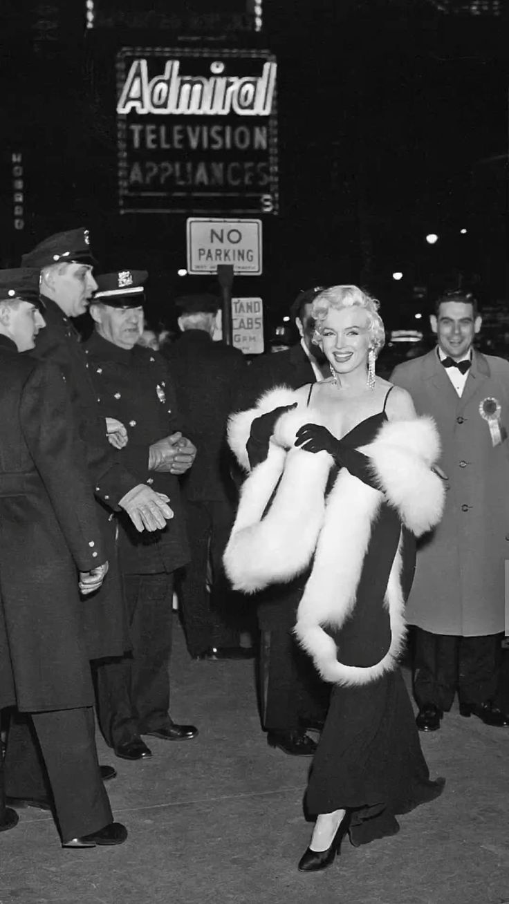 Marilyn Monroe In 2022 Marilyn Monroe Fashion Marilyn Monroe Portrait Marilyn Monroe Photos