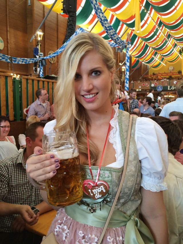 Pin On Dirndl Promis Beer Girl Oktoberfest Woman Beer Girl Costume