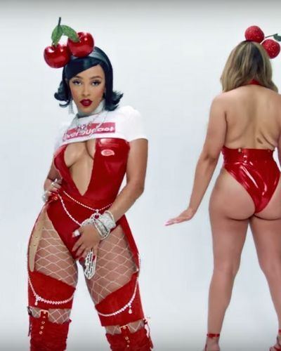 Famous Rapper Tyga Remixes Juicy By Doja Cat Slutty Raver Costumes Cat Bikini Celebrity