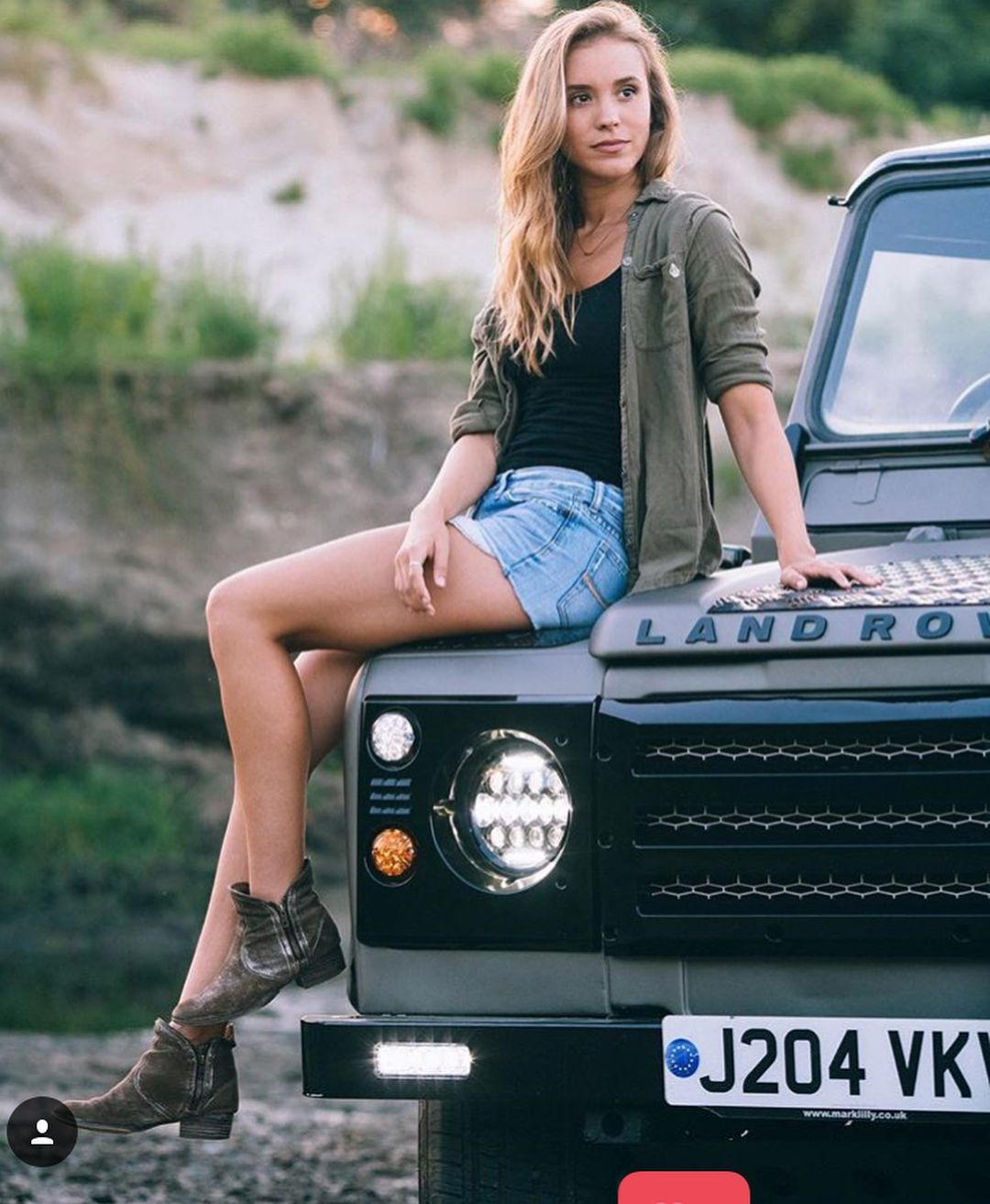 Defender ️girls🌞 D 125 Defendergirls • Instagram Fotos En Videos Car Girls Girl Car
