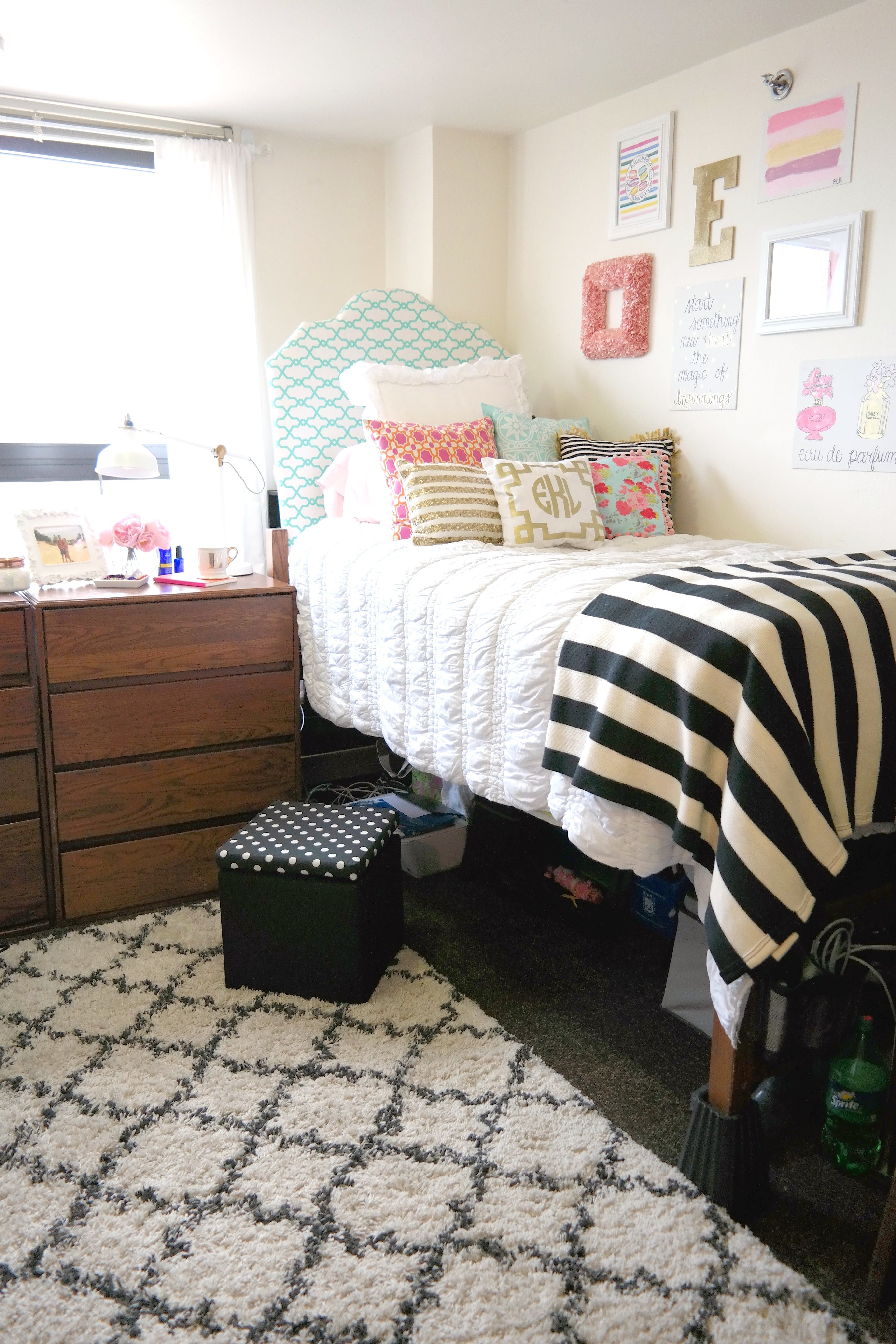 A Dozen Tips For A Super Organized Dorm Room Cute Dorm Rooms Girls Dorm Room Preppy Dorm