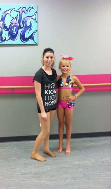 Jojo And A Fan Cute Girl Outfits Girls Sports Clothes Jojo Siwa