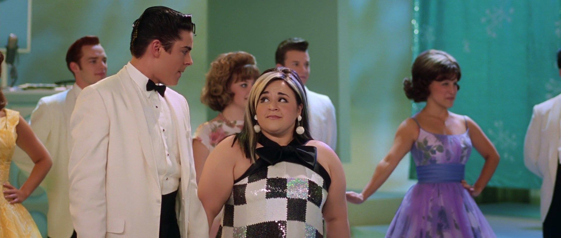 Pin By Ana Sawyer On Link And Tracy Kiss Nikki Blonsky Zac Efron Hairspray Hairspray