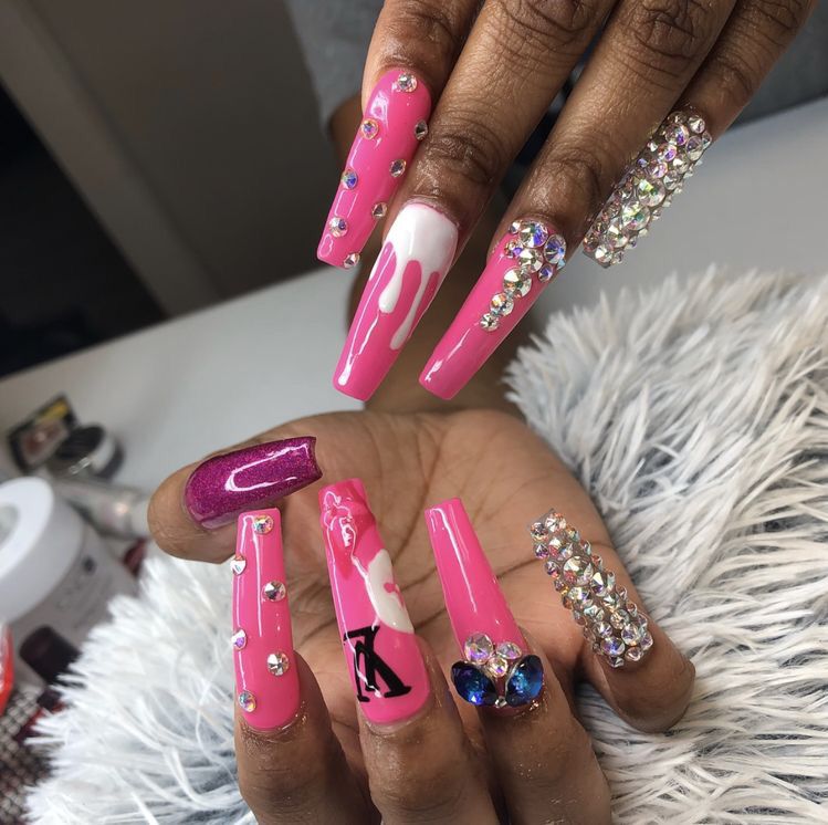 Claws Pin Kjvougee β π UΓ±as