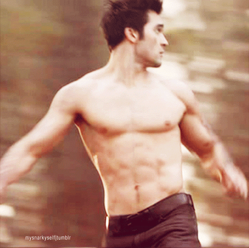 Aural Sects Derek Hale Running Shirtless Gazes And Tyler Hoechlin Tyler Posey