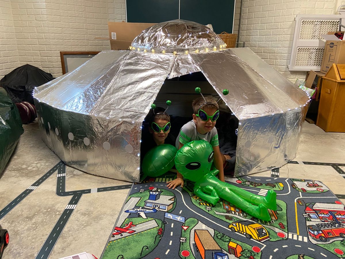 Pin By Megan Tan On Trunk Or Treat Alien Party Halloween Party Themes Halloween Maze