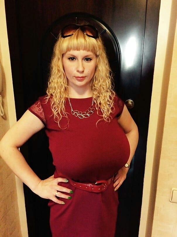 Pin On Womendifferentall Beautiful Curvy Woman Pretty Dresses Hot Dress
