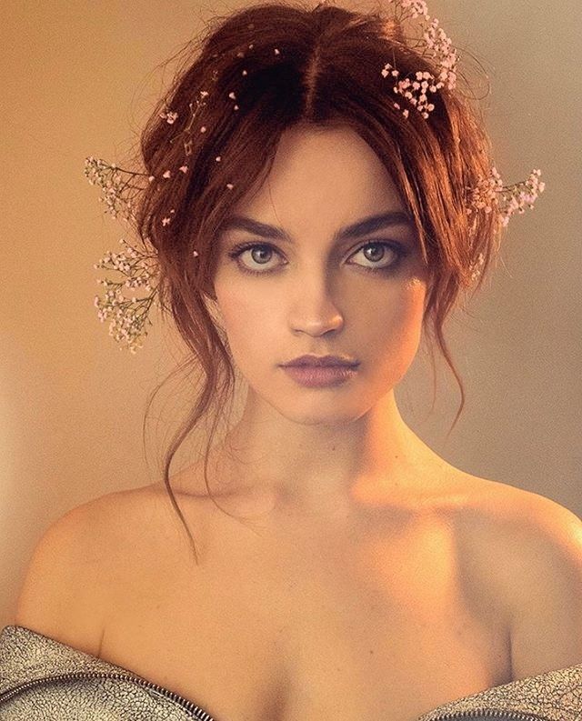 Sex Education Emma Daughter Lily Pearl Earrings Wonder Woman Kate Nose Ring Photoshoot