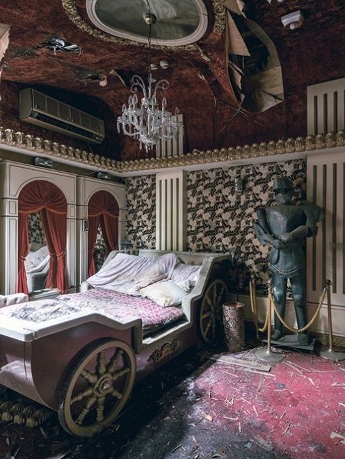 Photographs That Capture The Derelict Beauty Of Japans Love Hotels