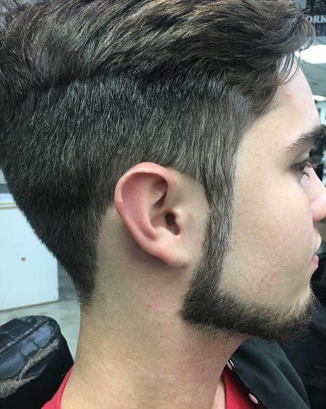 Top 21 Chinstrap Beard Styles To Stand Out Hairstylecamp Beard Styles Chin Strap Beard Beard