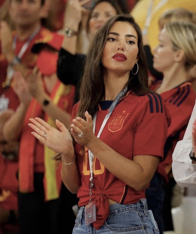 Pin By Multifangirl🖤 On Football Outfits Inspo⚽️🇵🇪 ️🤍💙💛 Soccer Mom