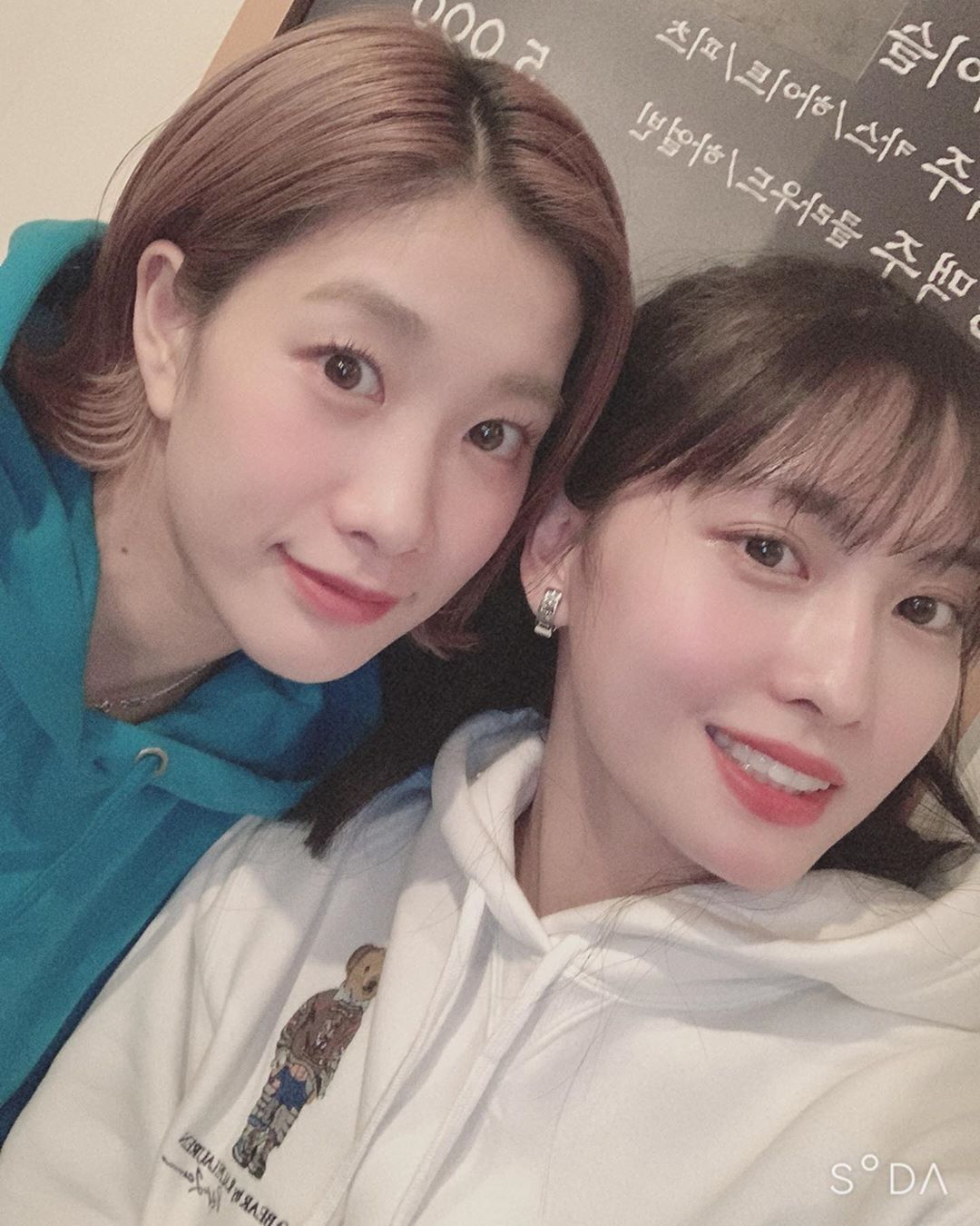 Twice Momo With Her Sister Korean Girl Groups Hirai Momo Momo