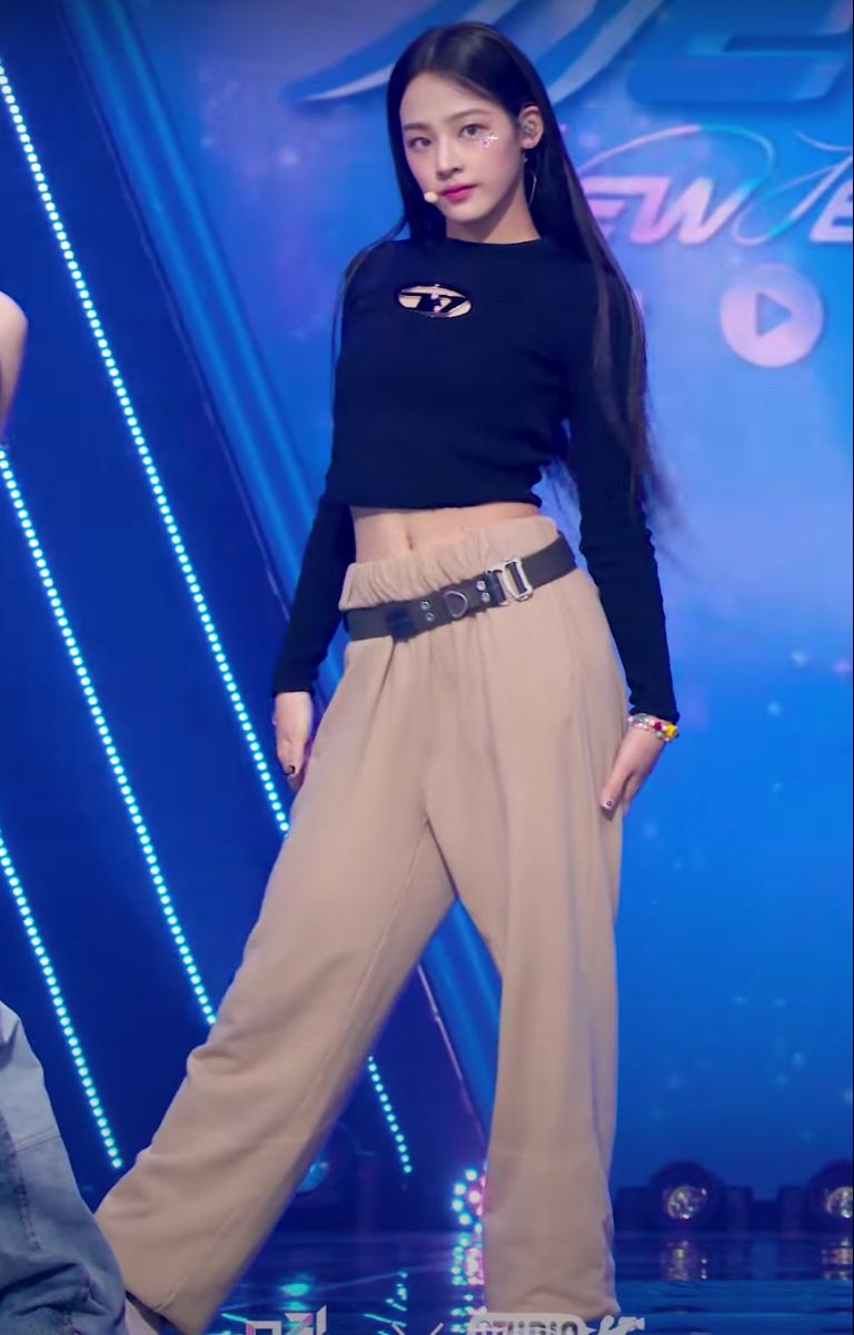 Pink Outfits Jean Outfits Cute Outfits Kpop Fashion Outfits Stage Outfits New Jeans Style