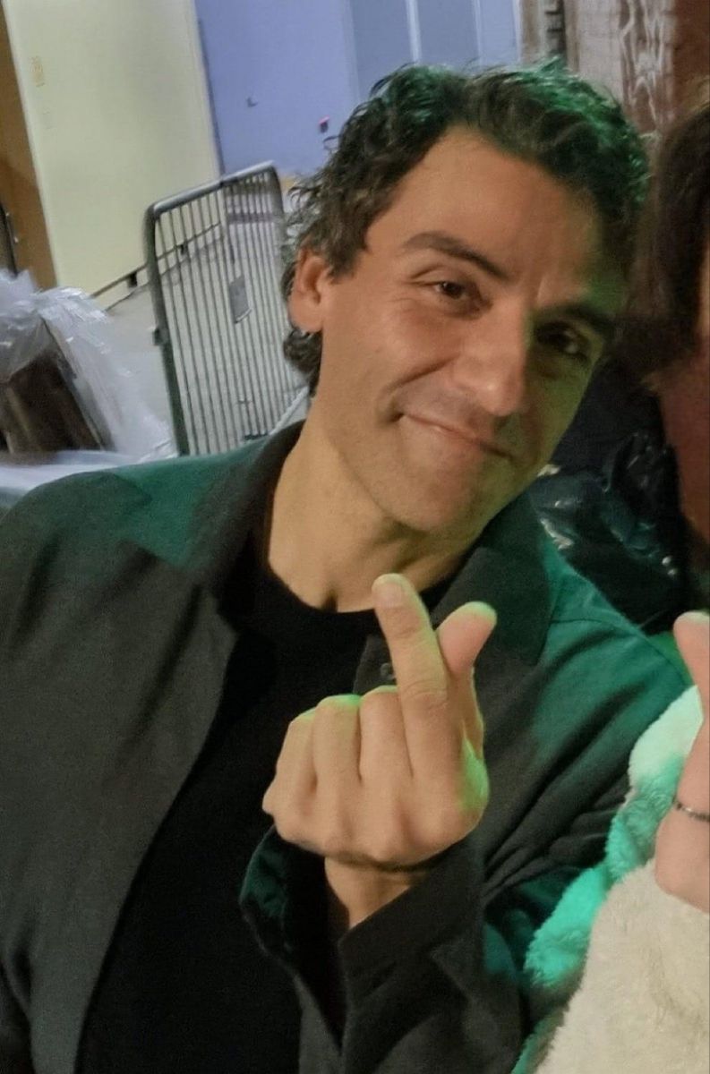 Oscar Isaac Eats Cheetos With Chopsticks Lainey Gossip Entertainment