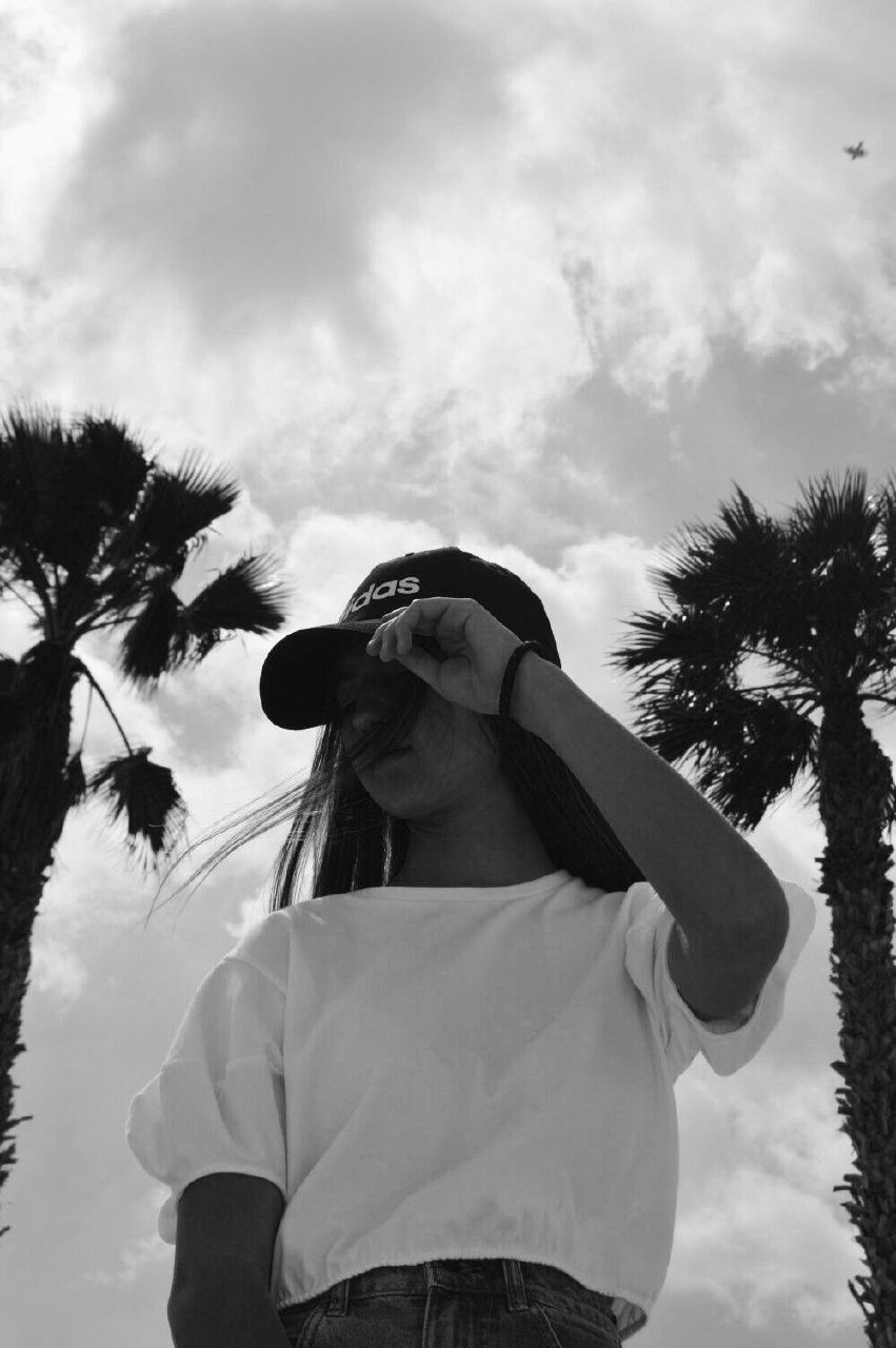 Pin By 𝑍𝐴𝑁𝑂 On افتارات اسود وابيض Girl Photography Girl Photography
