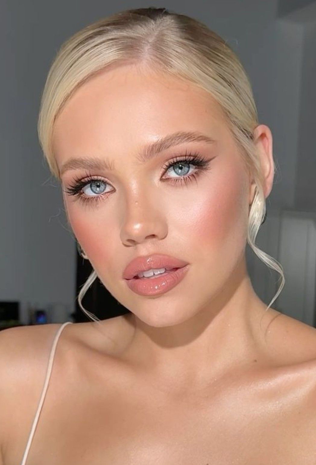 Pin By Pinner On Robes De Mariée In 2024 Wedding Makeup For Blue Eyes
