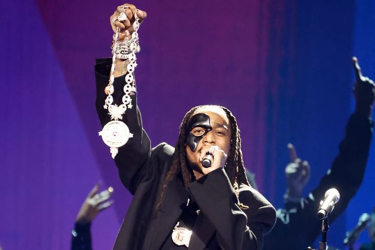 Quavo Holds Up Takeoffs Chain As He And Maverick City Music Pay Tribute To Late Rapper At 2023