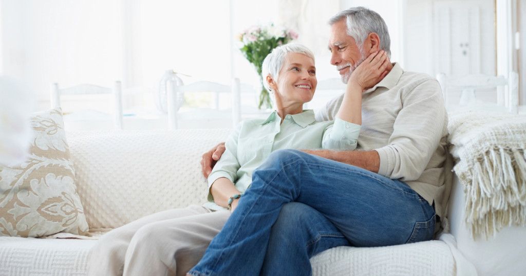 Como Adaptar Uma Casa Para Ter Cuidados Com Idosos Couples Older