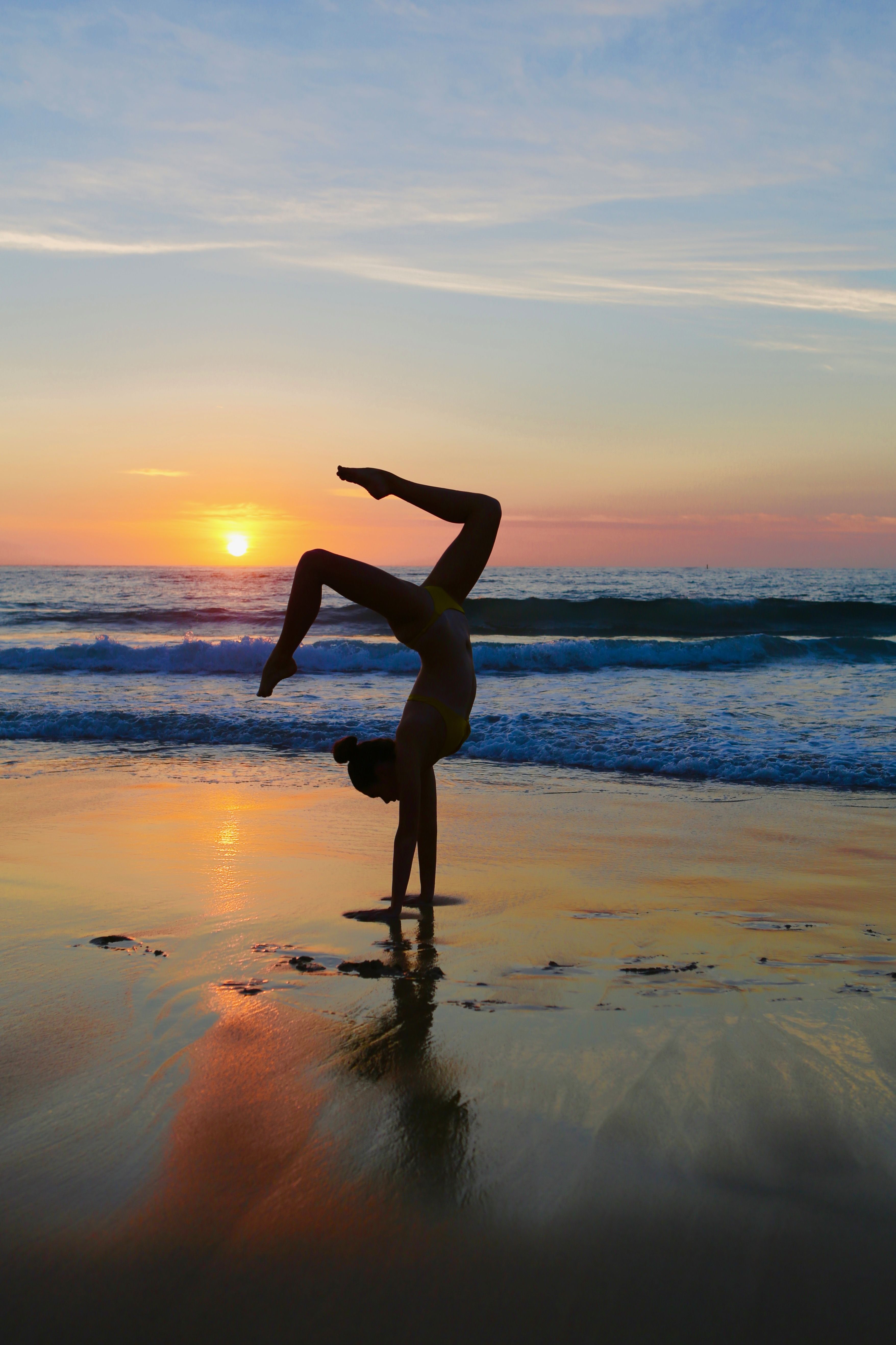 Insta Laraedgar Summer Girl Bikini Beach Sunrise Waves Yoga Gym Handstand Sunrise