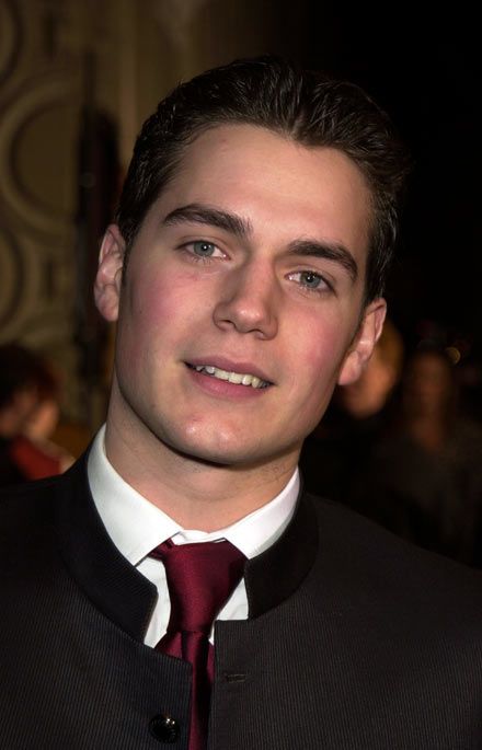 Young Henry Cavill At Boarding School Still Good Looking Young Henry Cavill Twilight Books