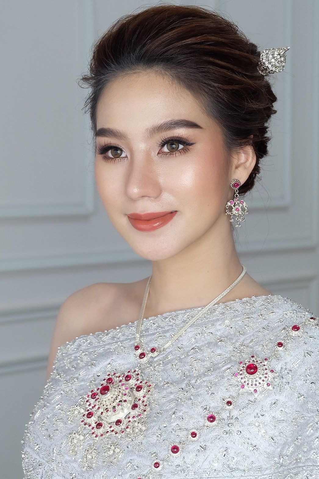 Thai Traditional Dresses Thai Dresses For Brides And Grooms Thai Traditional Dress