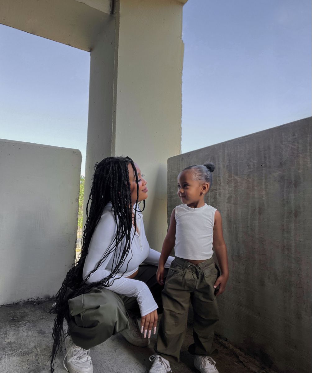 Mom And Daughter Goals Mommy Daughter Outfits Mommy Daughter Pictures Young Mom Style