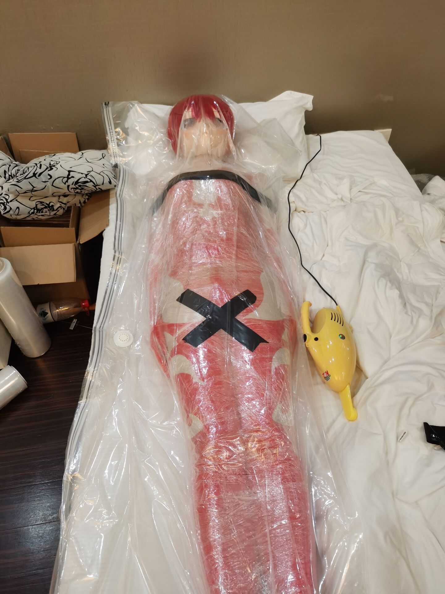 浅香瞳她总是欲求不满♡ On Twitter 即将发货寄出的等身大娃娃,需要出库前用缠绕膜包装好,再用真空袋封装,然后就可以塞满泡泡紙装箱寄出啦🥰🥰 记得给本店五星好评哦~ Goal