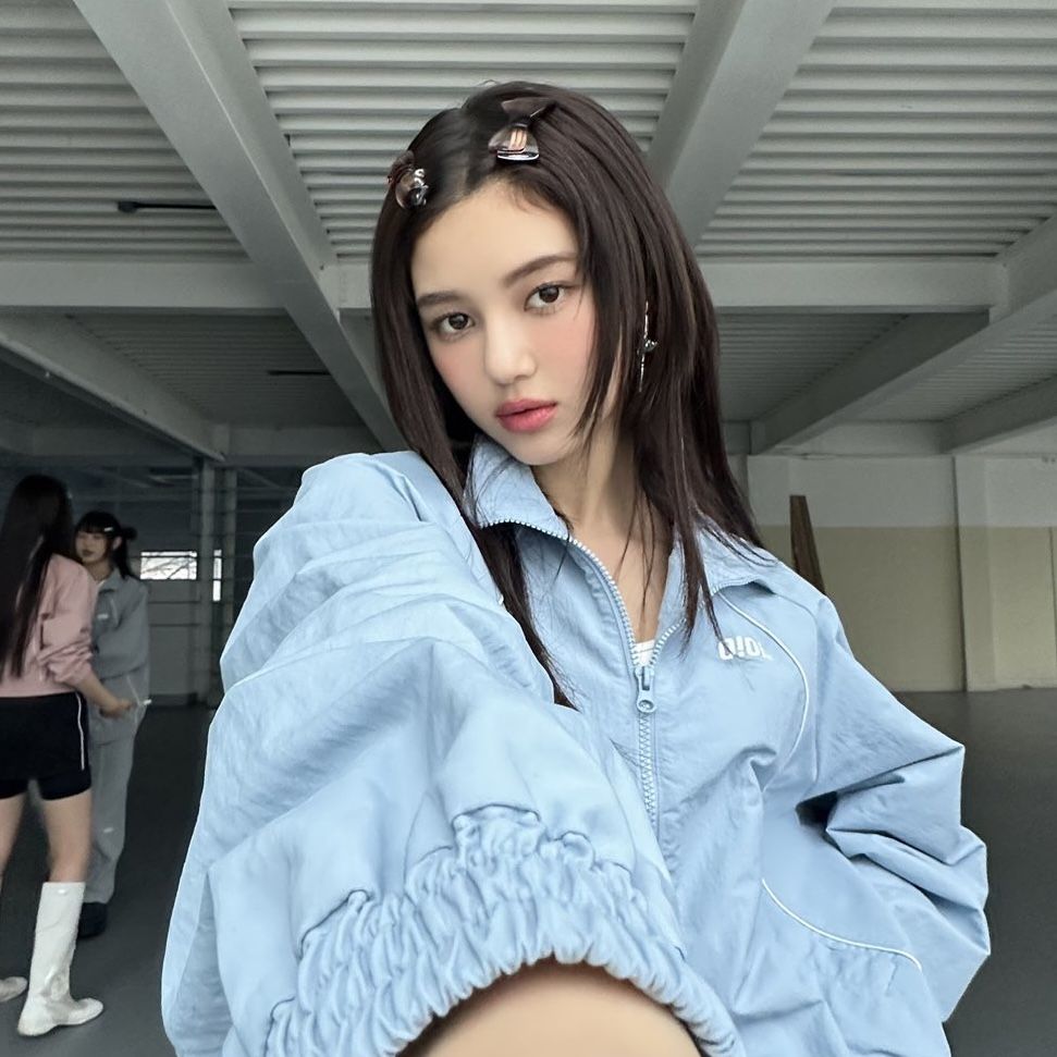 South Korean Girls Korean Girl Groups Jeans Drawing Westerns New Jeans Style Kpop Girl