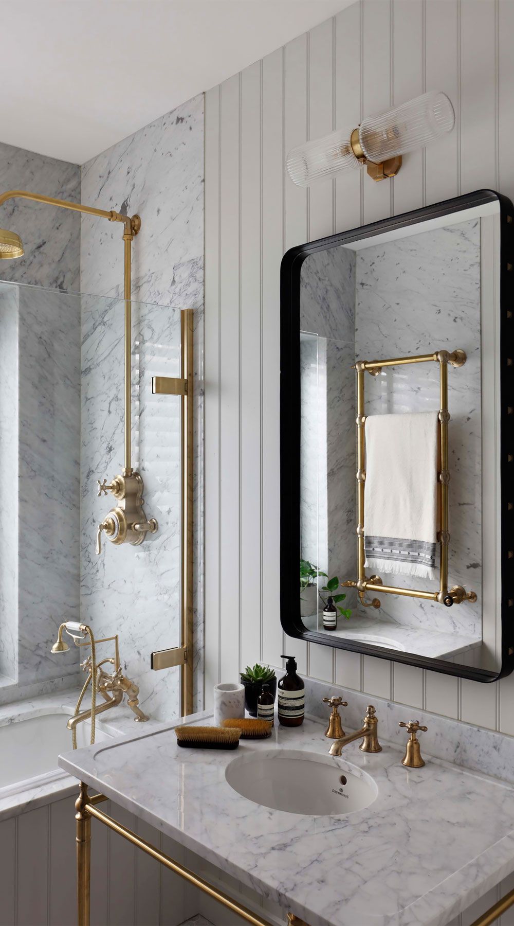 60 White Bathroom Timeless Look Clean And Fresh Bathrooms Diseño
