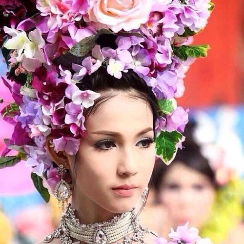 Yoshi Chayada Thai Model Yoshi Girl Photos Asian Girl Crown Jewelry Fashion Girl Pics
