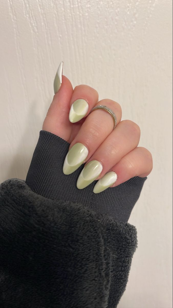 35 Best Optical Illusion Nails Optical Illusion French Tips Artofit
