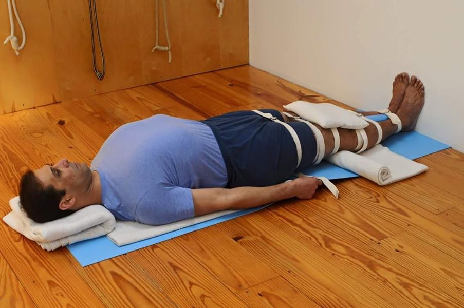 Supta Tadasana Iyengar Yoga Yoga Props Yoga For Knees