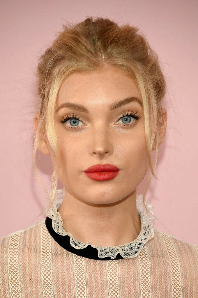 Elsa Hosk Looks De Maquillaje Maquillaje Labios Rojos Maquillaje Natural De Dia