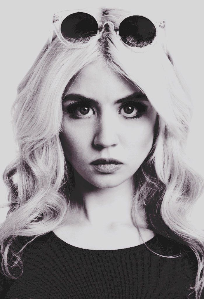 Allison Harvard Love Her She Also Makes Me Want To Get Bangs Portraiture Portrait